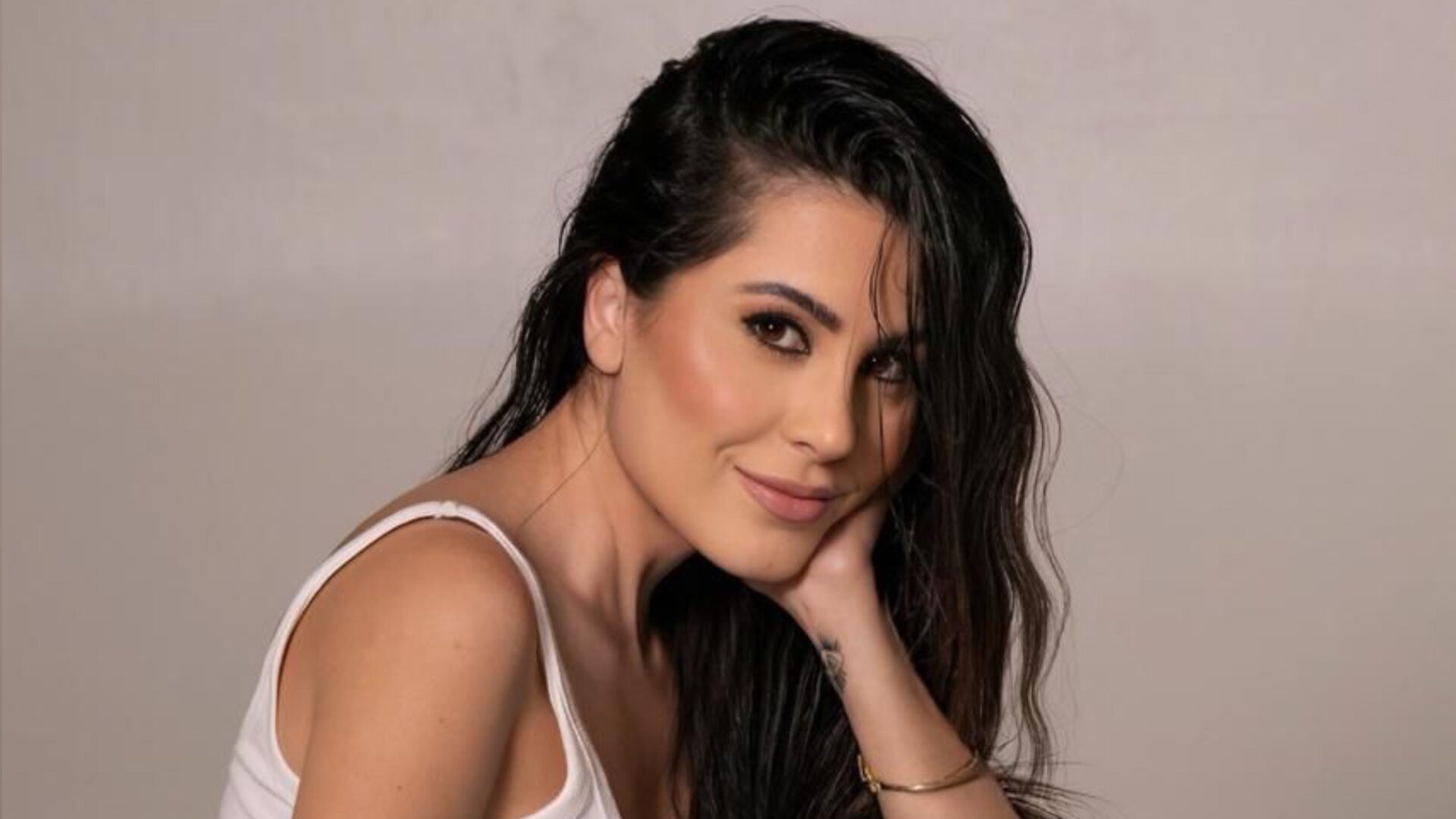 Jussara Prado É Destaque Na Renomada Revista Adames Com Sua Nova ...